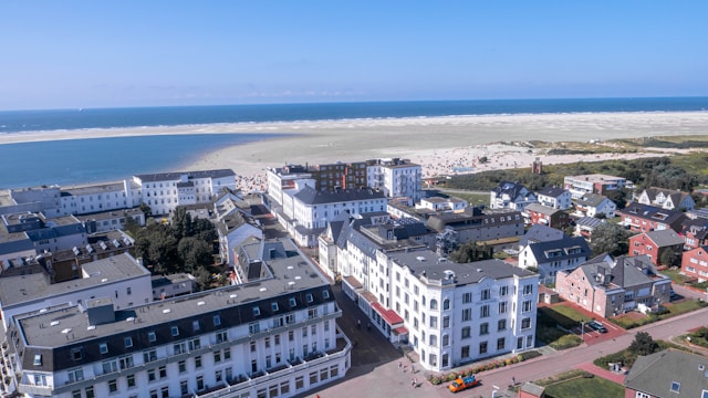 Strandleven op Borkum: Ontspanning en watersporten aan de kust ...